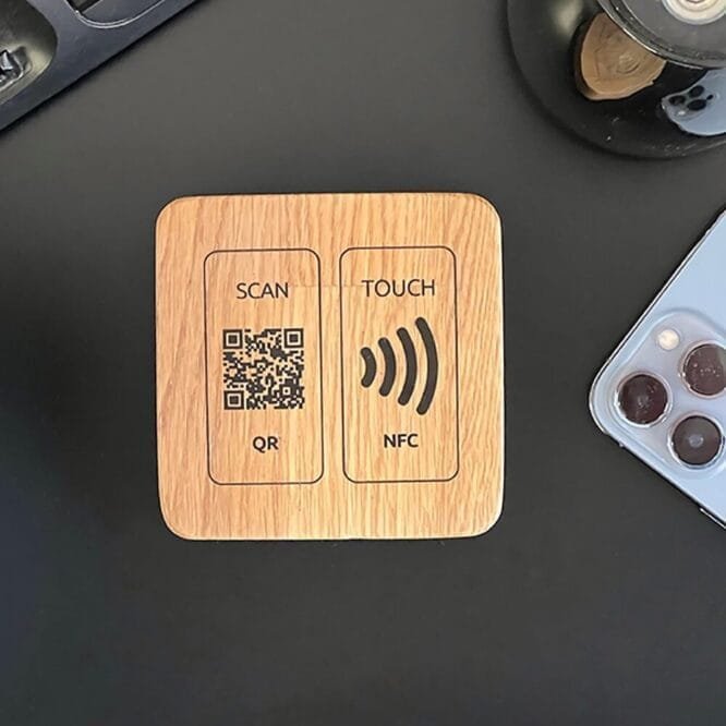 Boite NFC en Bois - Digital Business Card
